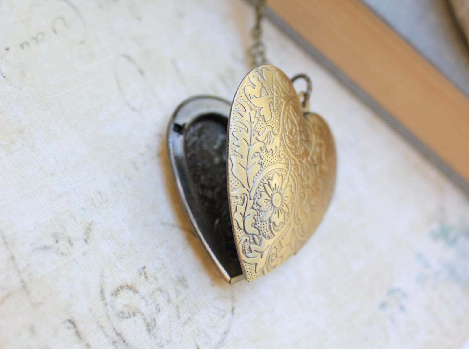 Large Heart Locket Necklace Gold Floral Picture Locket Pendant Vintage ...