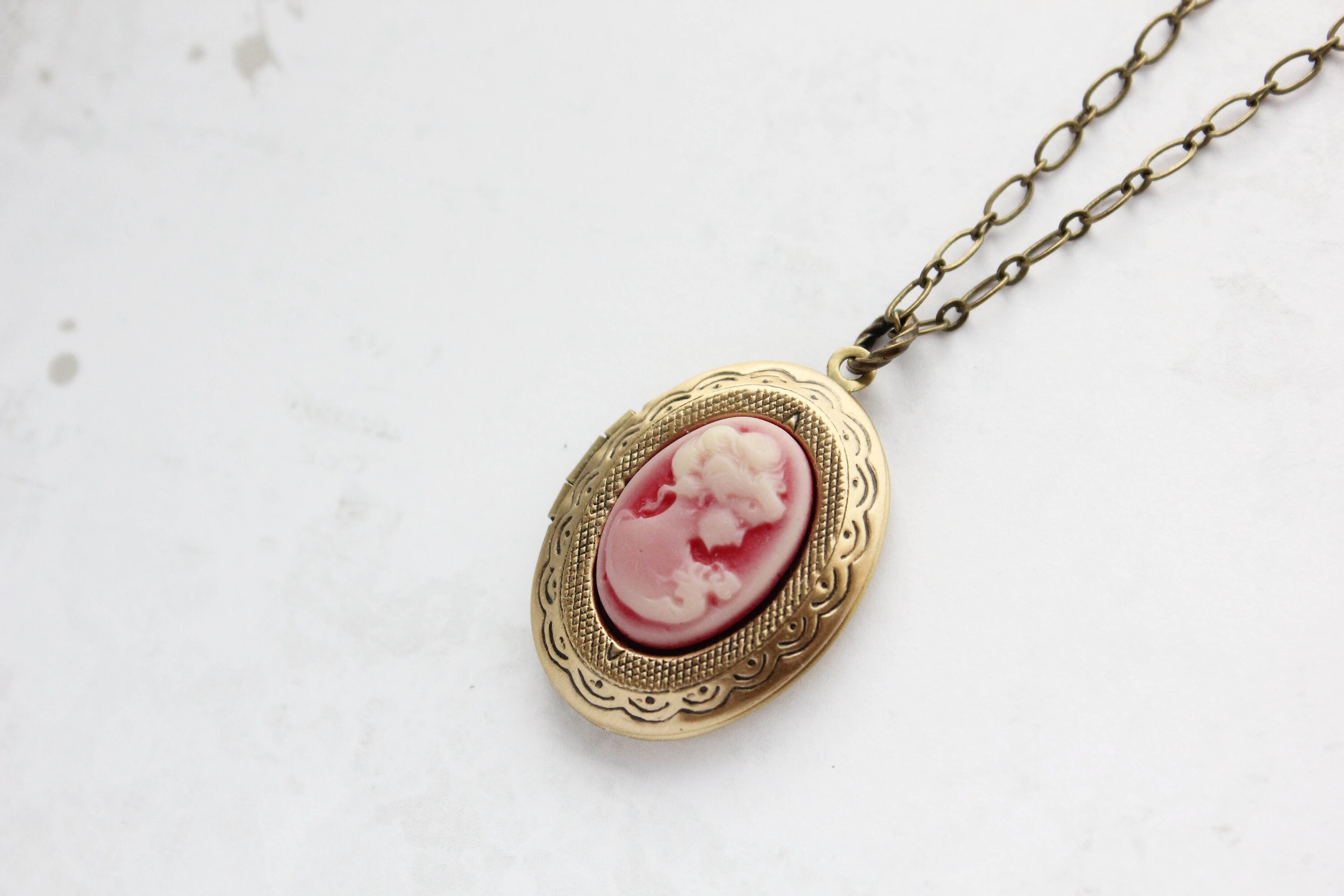 Oval Locket Necklace Photo Locket Cameo necklace Vintage | Etsy