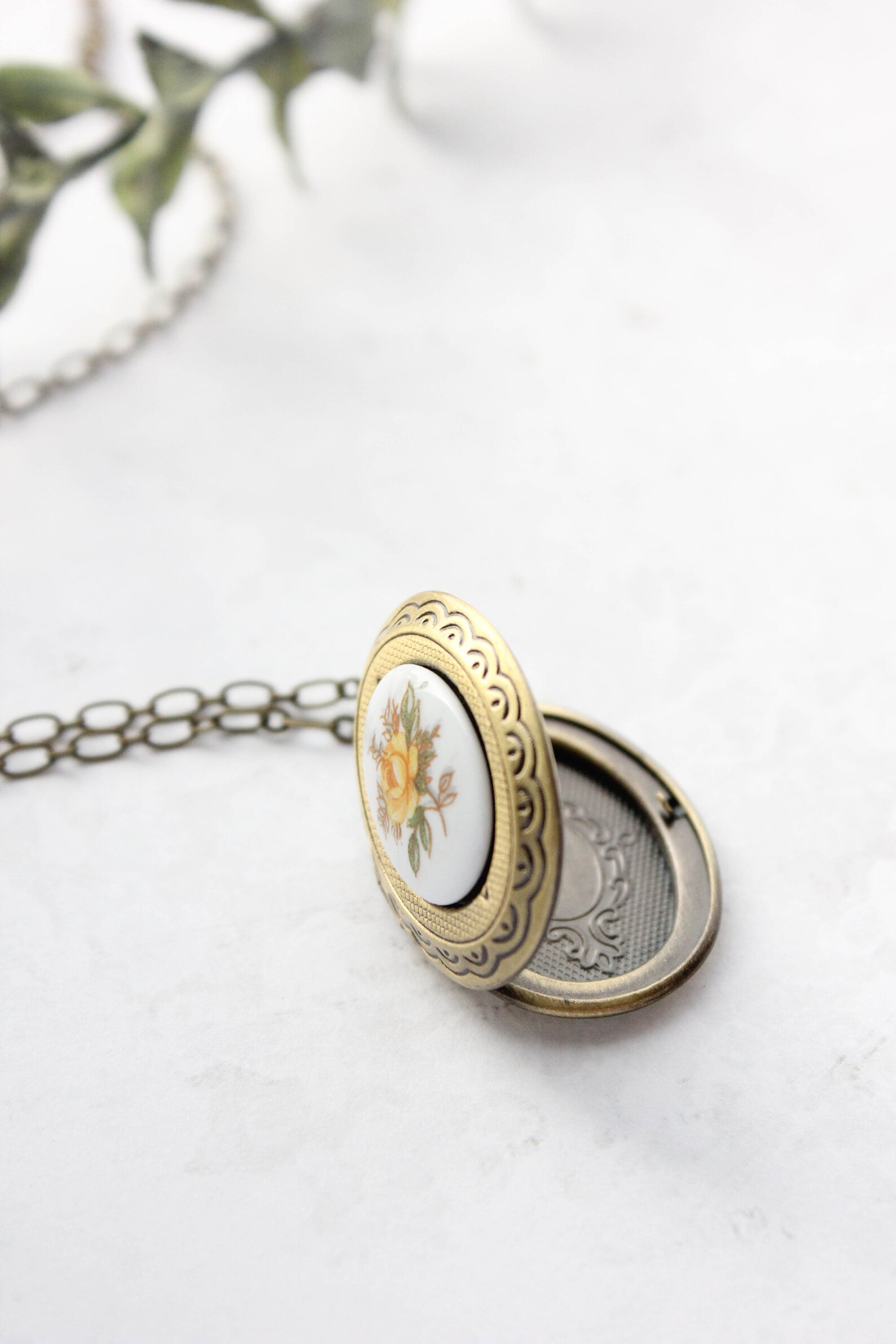 Oval Locket Necklace Photo Locket Cameo Necklace Vintage | Etsy