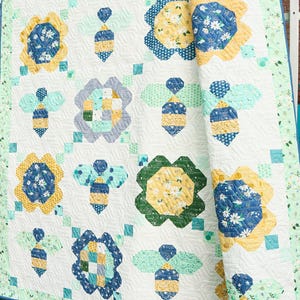 Daisy a Day Quilt Paper Pattern - Etsy
