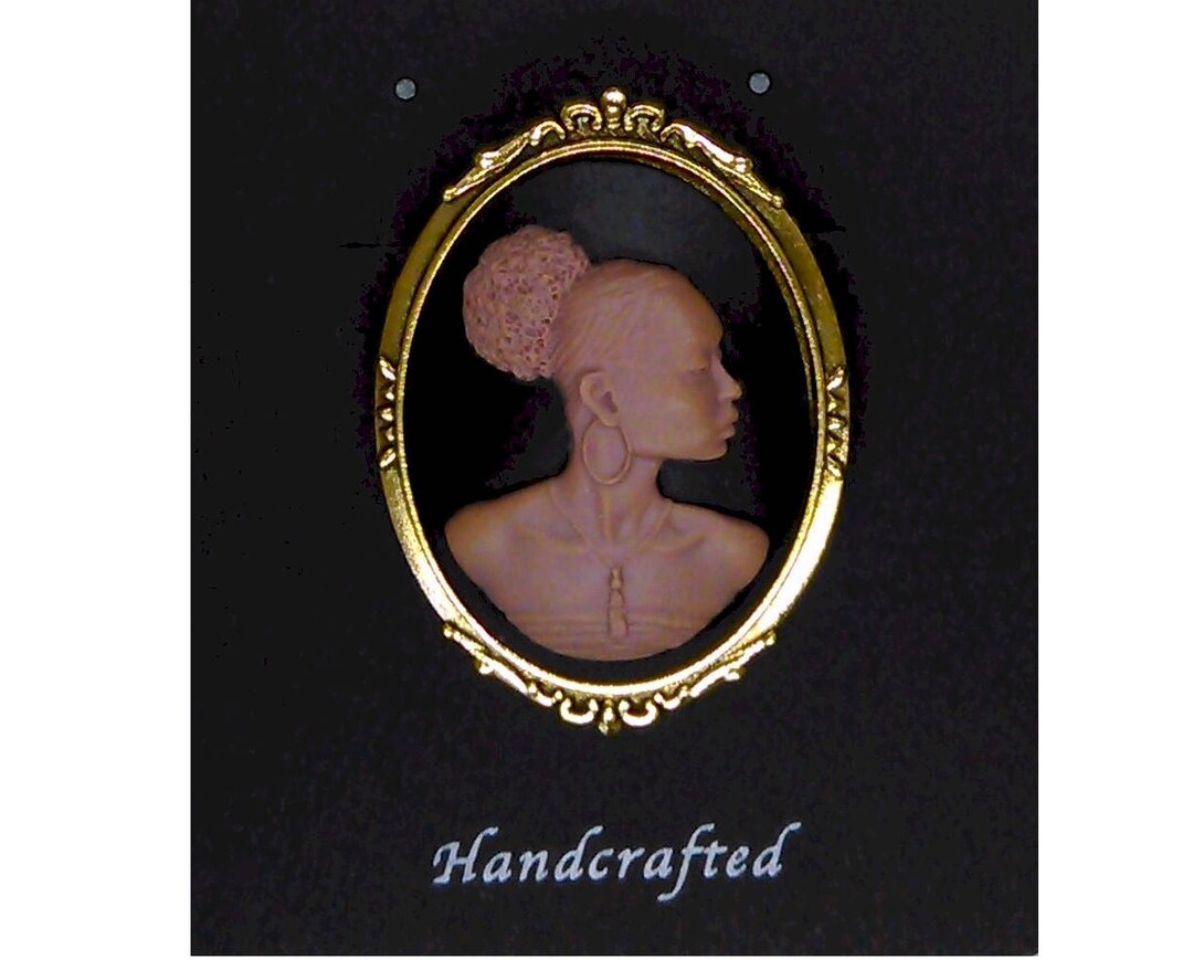 Broche femme afro-américaine finition dorée Épingle à bijoux afro ...