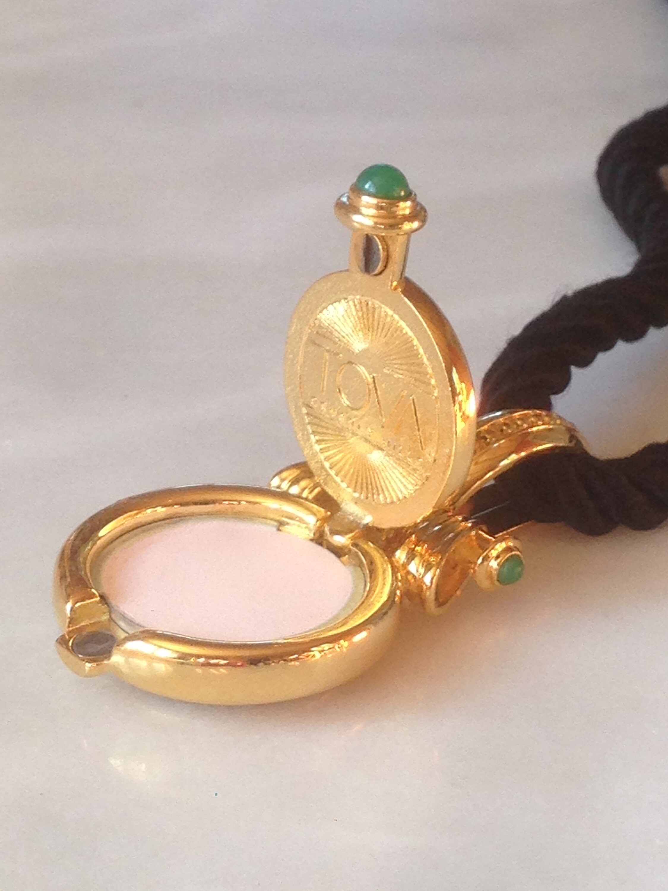 TOVA Beverly Hills Gold Toned Perfume Locket/vintage Powder Compact ...