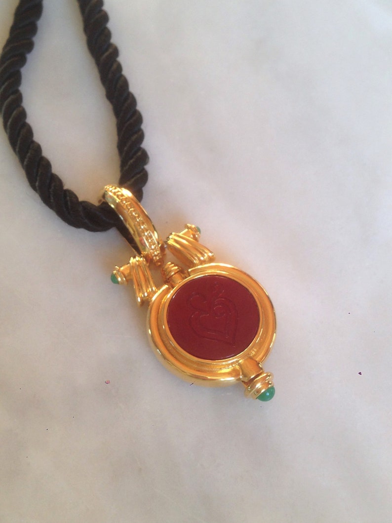 TOVA Beverly Hills Gold Toned Perfume Locket/vintage Powder - Etsy