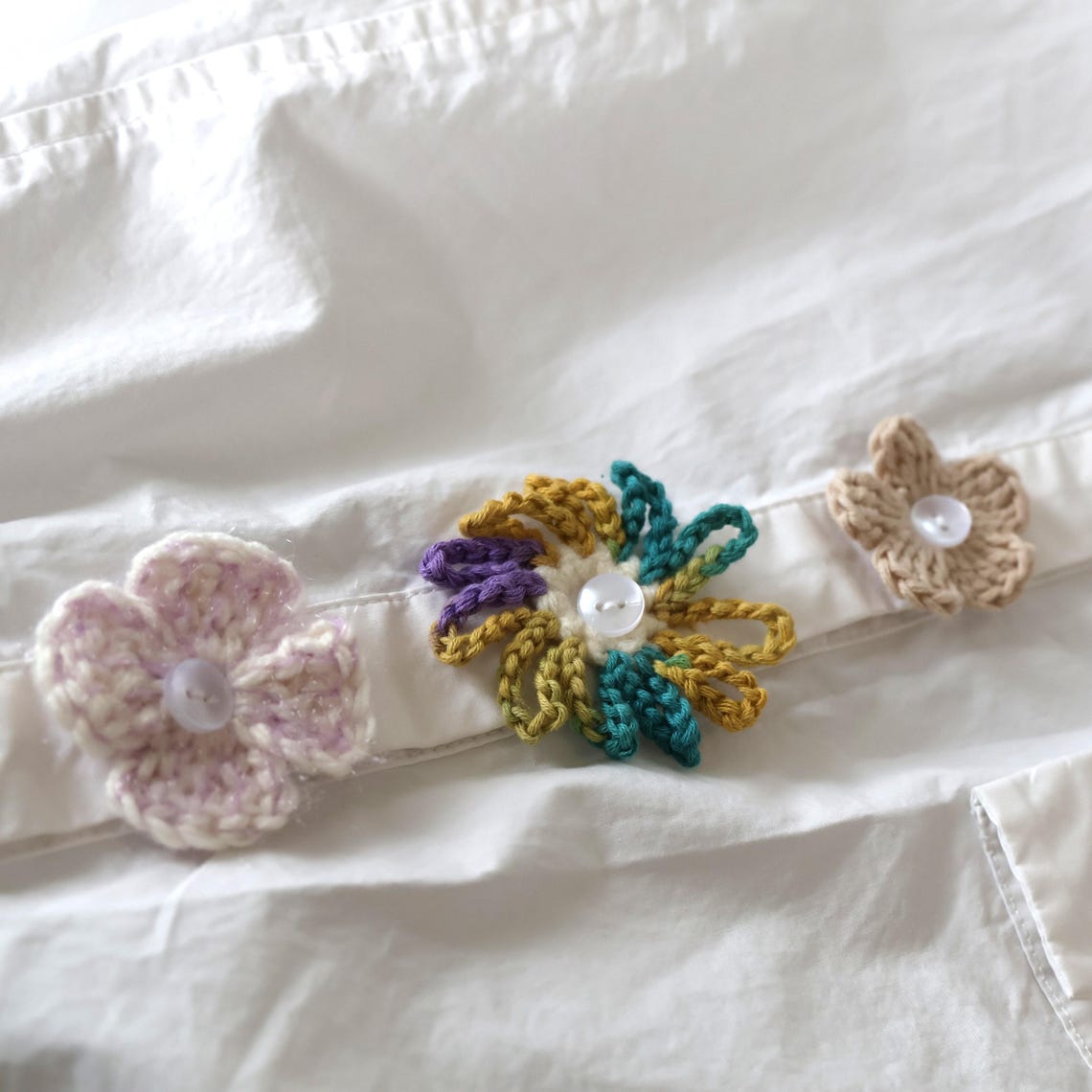 Crochet Flower Button Appliqué: Removable Shirt Embellishment - Etsy