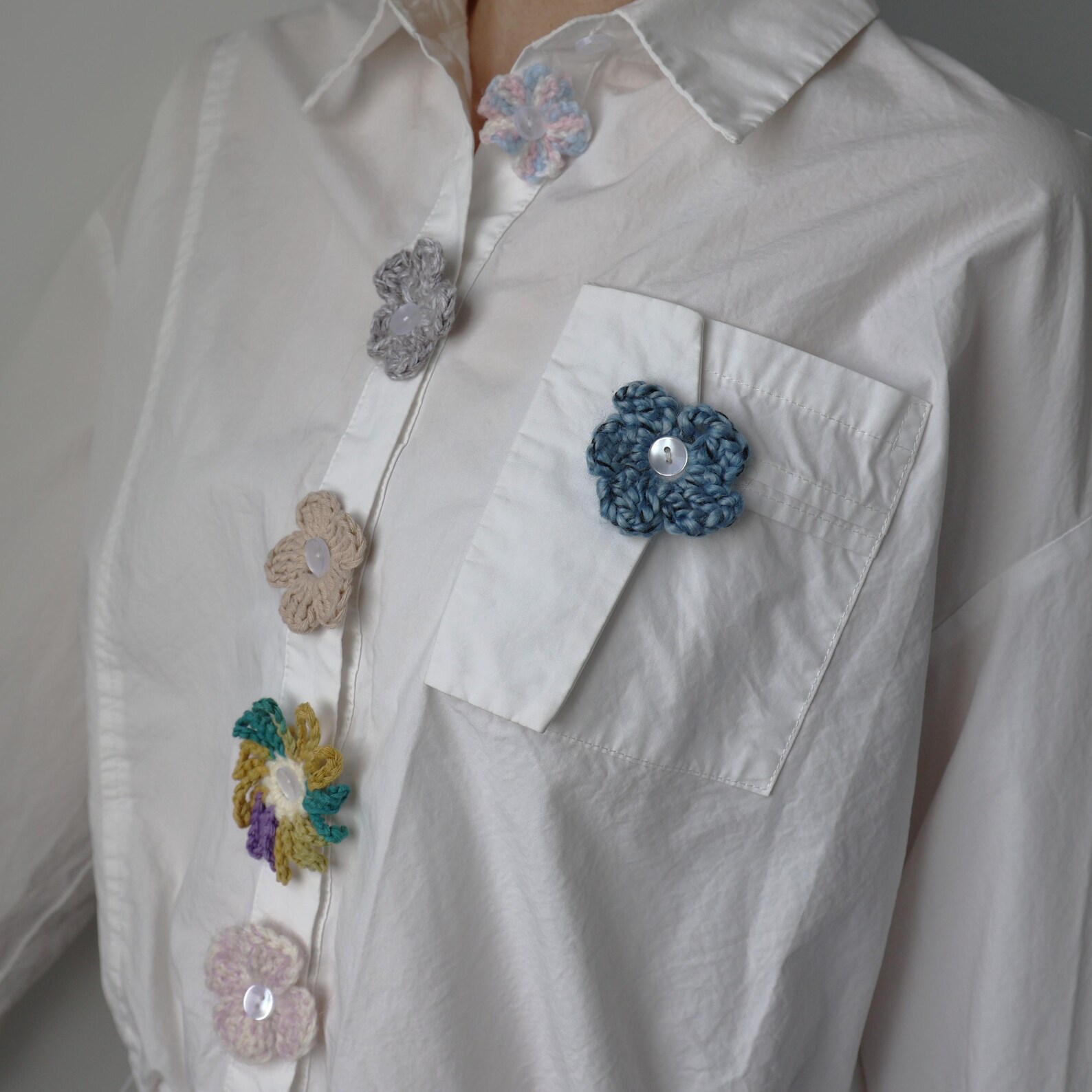 Crochet Flower Button Appliqué: Removable Shirt Embellishment - Etsy