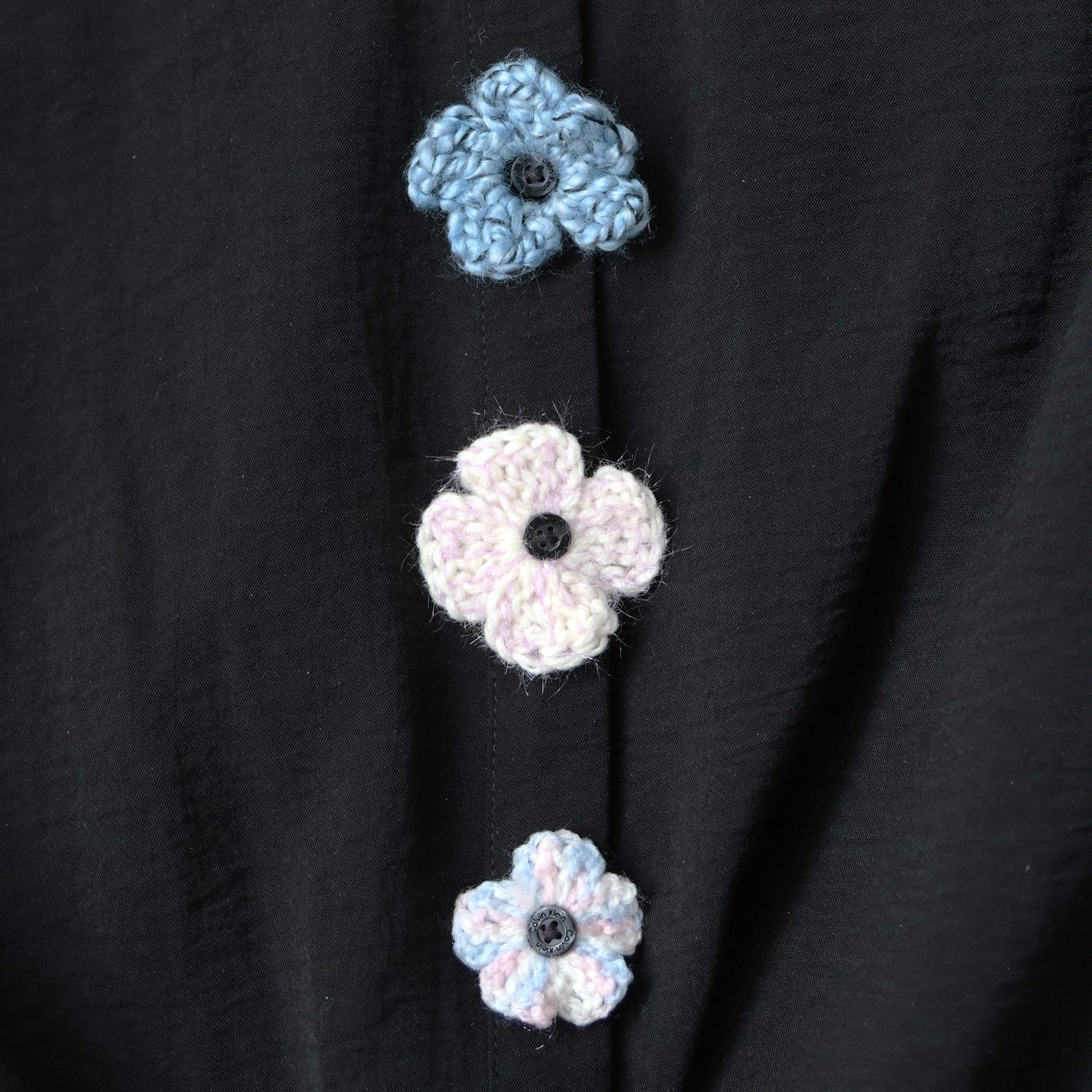Crochet Flower Button Appliqué: Removable Shirt Embellishment - Etsy