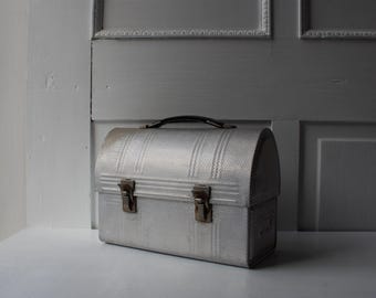 Vintage Lunch Box With Rubber Handle Aluminum Non-rust Sanit-kit Art ...