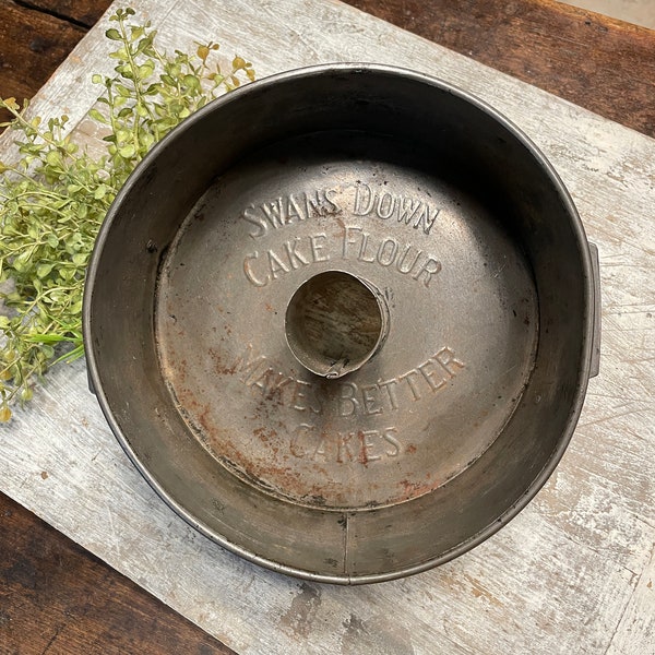 Antique Cake Pan - Etsy