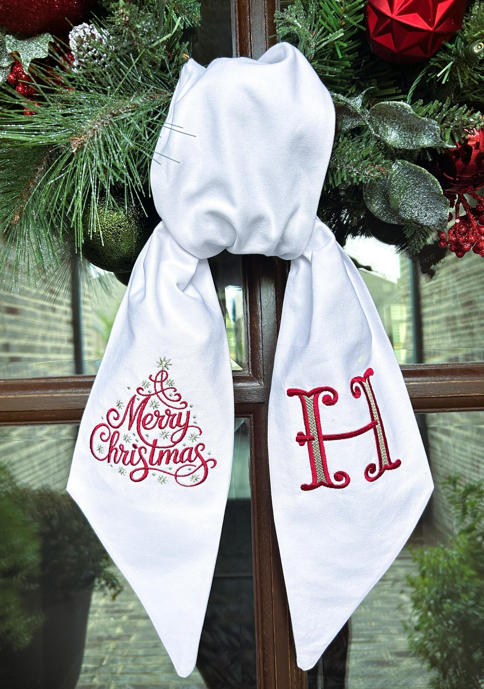 Personalized Christmas Wreath Sash - Embroidered Christmas Tree and ...