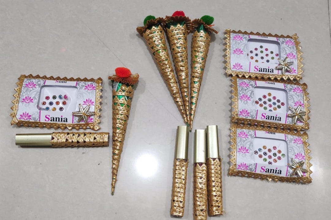 Decorated Bindi| Mehendi Cone|sindoor|bangle: Haldi Mehendi Wedding ...