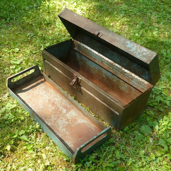 Rusty Box - Etsy