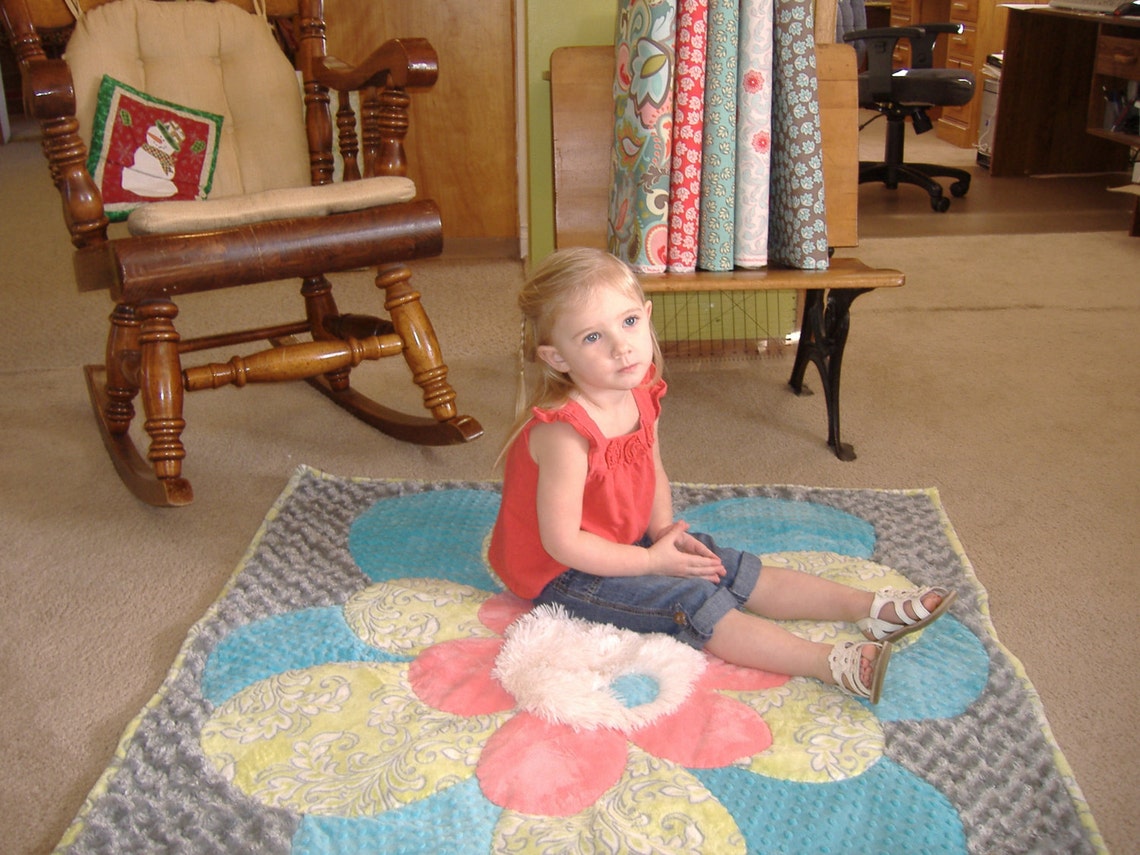Cuddle Flower Rug Pattern by Gayle Camargo - Etsy