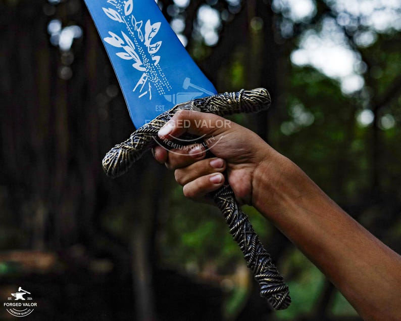Moonlight Greatsword Replica: Hand-forged High Carbon Steel With ...