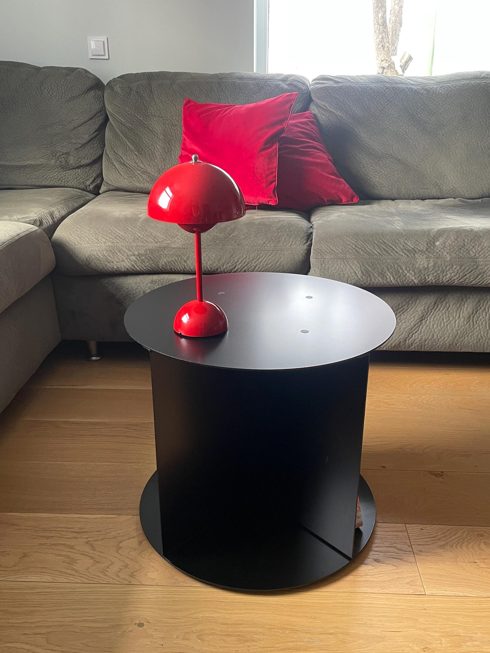 Round Metal Side Table, Geometric Industrial Accent Furniture, Matte ...
