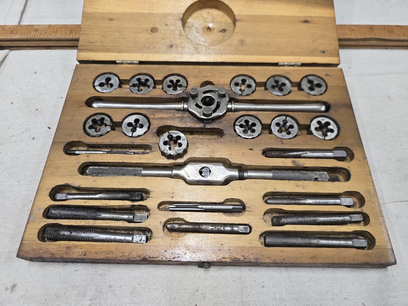 Vintage Blue-point Tap and Die Set: 24pc (1/4"-1/2") in Original Wood ...