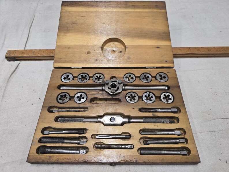 Vintage Blue-point Tap and Die Set: 24pc (1/4"-1/2") in Original Wood ...