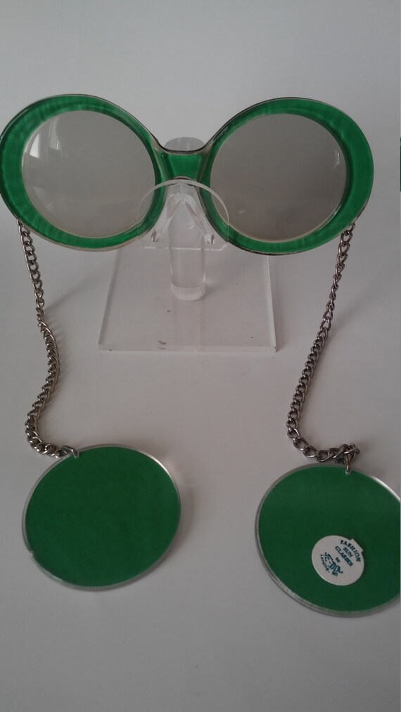 1960's Vintage bright green SUNGLASSES round MOD circ… - Gem