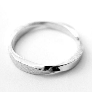 Mobius Wedding Band Mobius Stacking Gold Ring Minimalist | Etsy