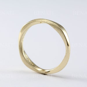 Mobius Wedding Band, Mobius Stacking Gold Ring, Minimalist Ring, 2.7mm ...