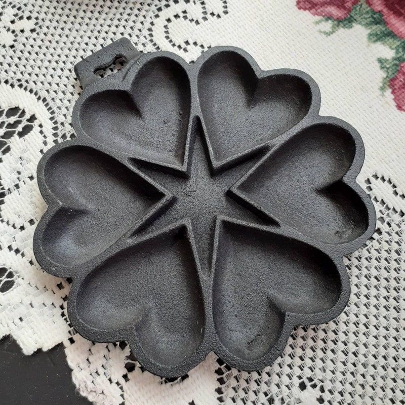 Cast Iron Hearts Pan - Etsy