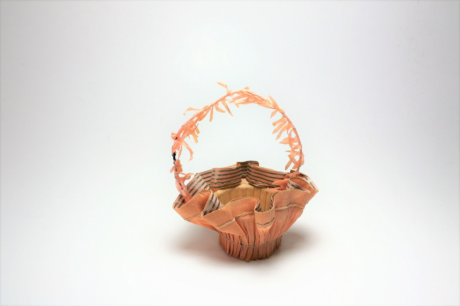 Vintage Easter Pink Peach Crepe Basket Nut Candy Party Cups Party Favor ...