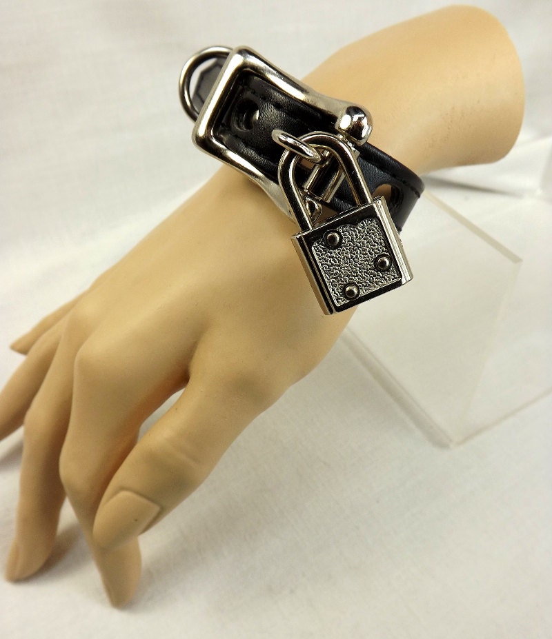 locking wrist restraints locks bdsm cuffs black leather bondage restraints slave cuffs fetish ...