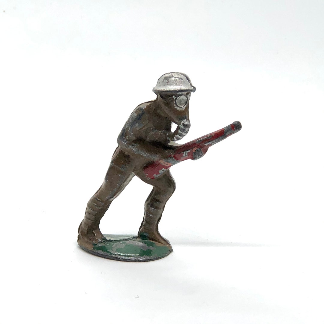 WWI Manoil Barclay Toy Lead Soldier With Gas Mask Advancing With Rifle ...