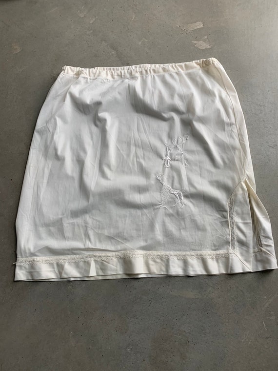 1950s White Half Slip with Embroidered Poodle 28 to 3… - Gem