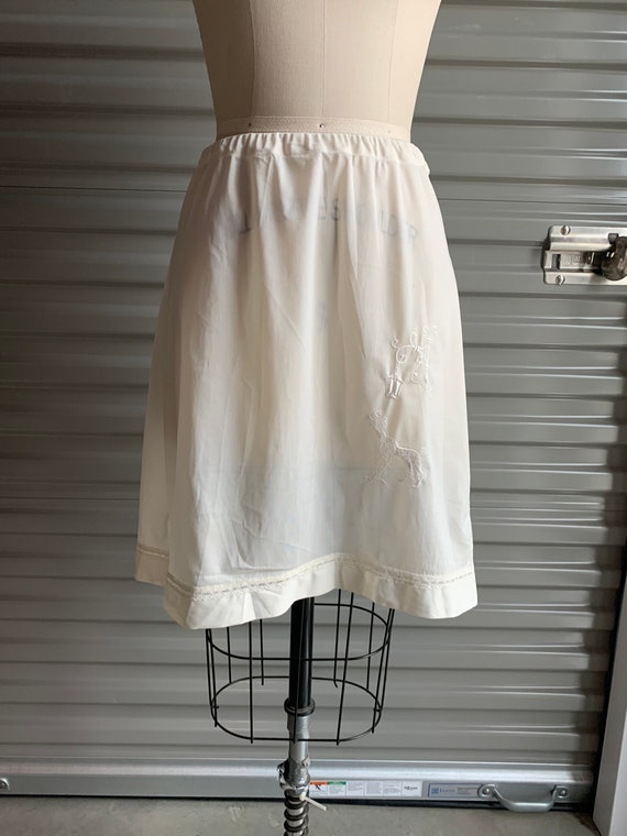 1950s White Half Slip with Embroidered Poodle 28 to 3… - Gem