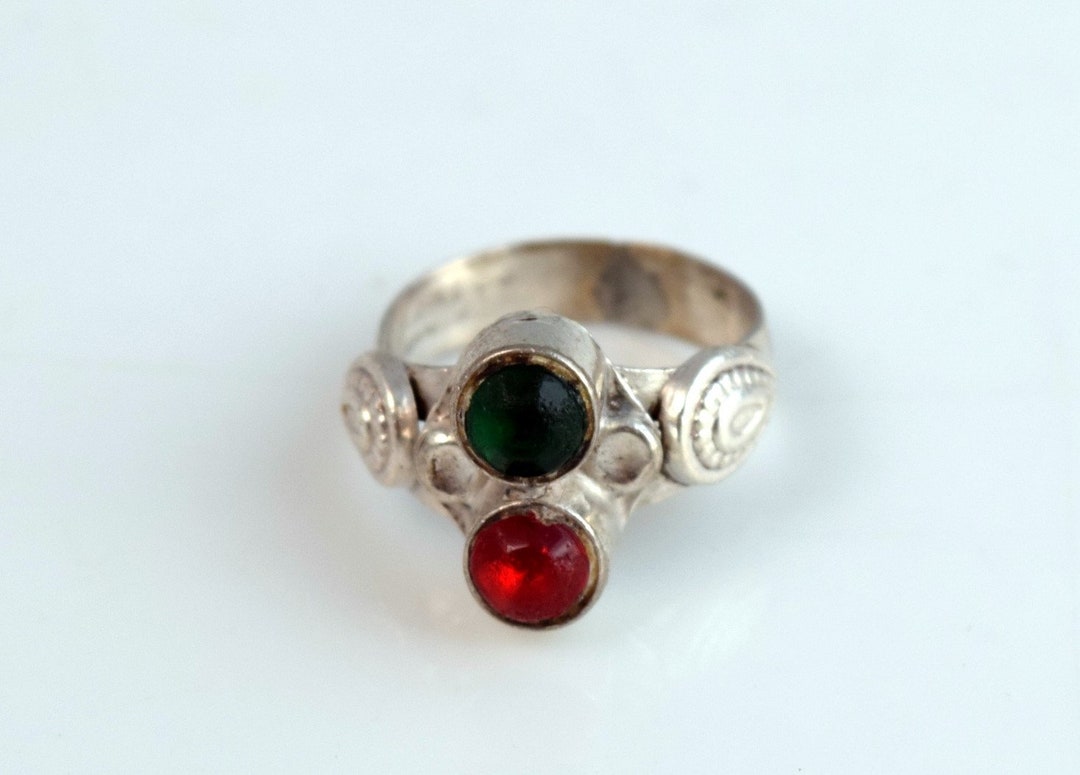 Vintage Indian Ring From Rajasthan With Green and Red Glass - Etsy