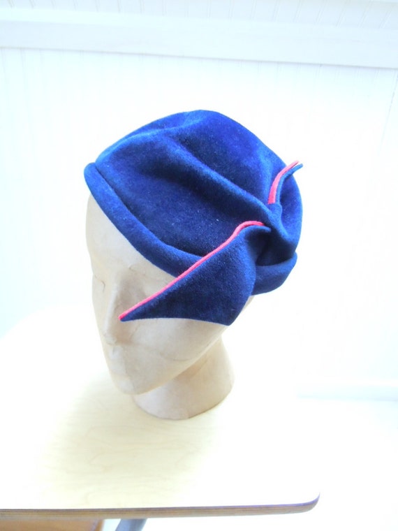 1950s Mid-Century Dramatic Velvety 100% Wool Felt Hat… - Gem