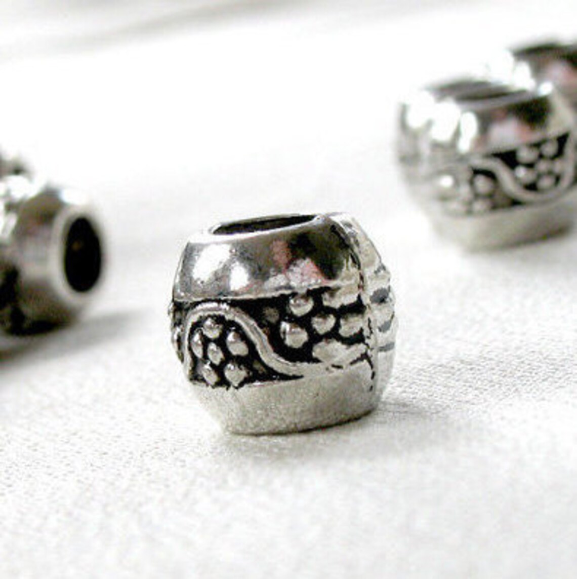 15 Antiqued Silver Grapevine Pattern Spacer Beads, Zinc Alloy, Large ...