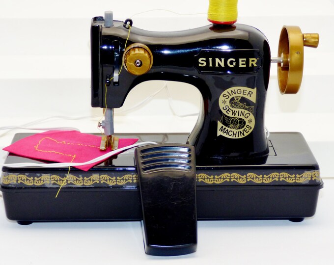 Vintage Singer Sewing Machine A2401 Toy Chainstitch Home Play EUC Play ...