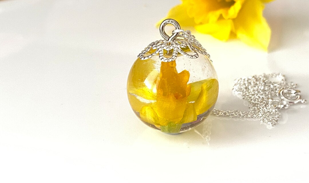 Real Daffodil Resin Necklace: Sterling Silver Botanical Jewellery - Etsy