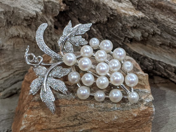 Cluster brooch store