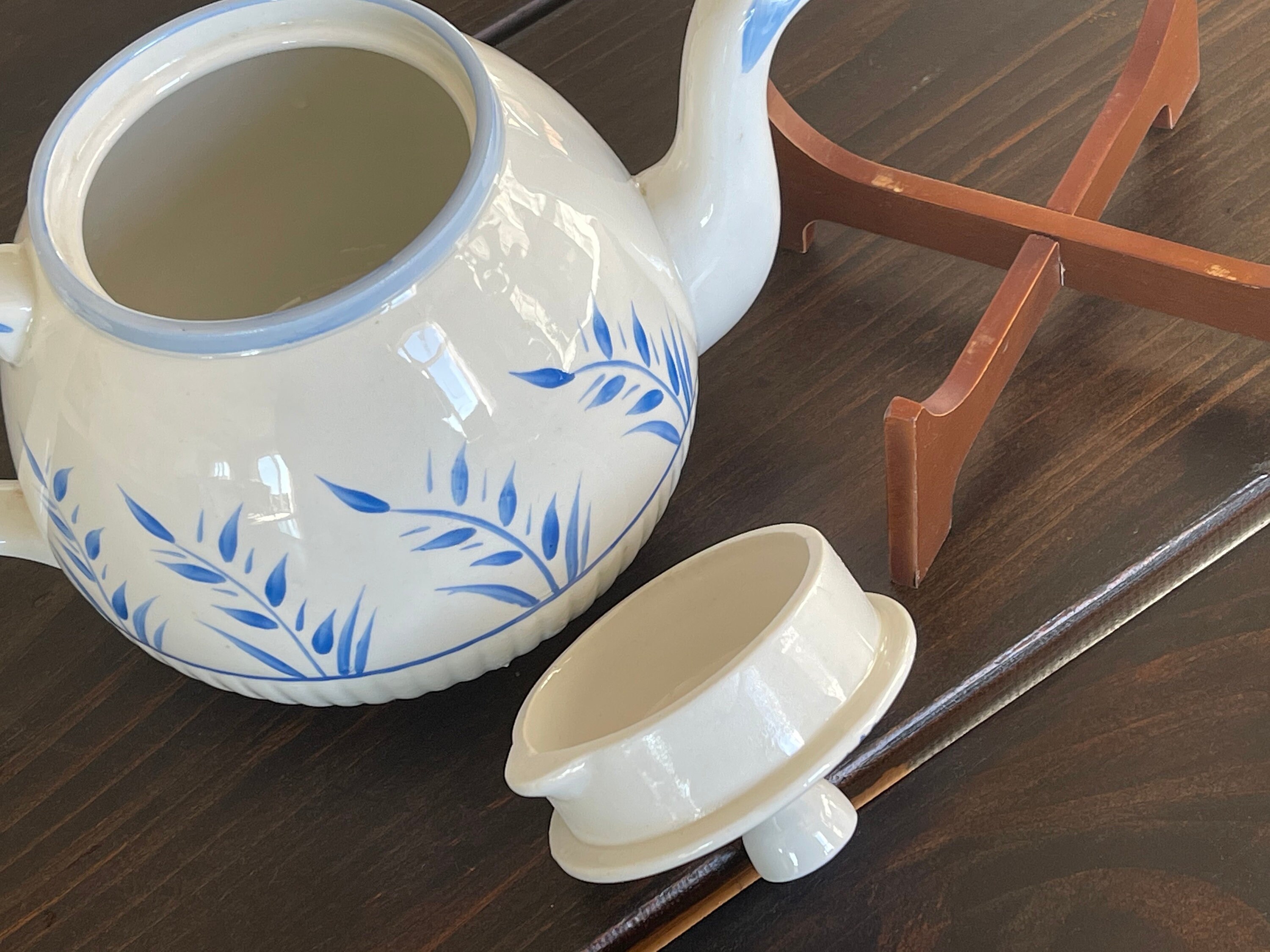 ELLGREAVE Teapot Genuine Ironstone Tea Pot Woods and Sons Love Blue ...