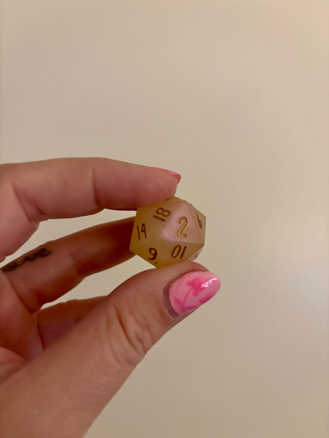 Dragon's Milk D20, Cream and Gold Dice, Subtle Purple Sheen Dice for ...