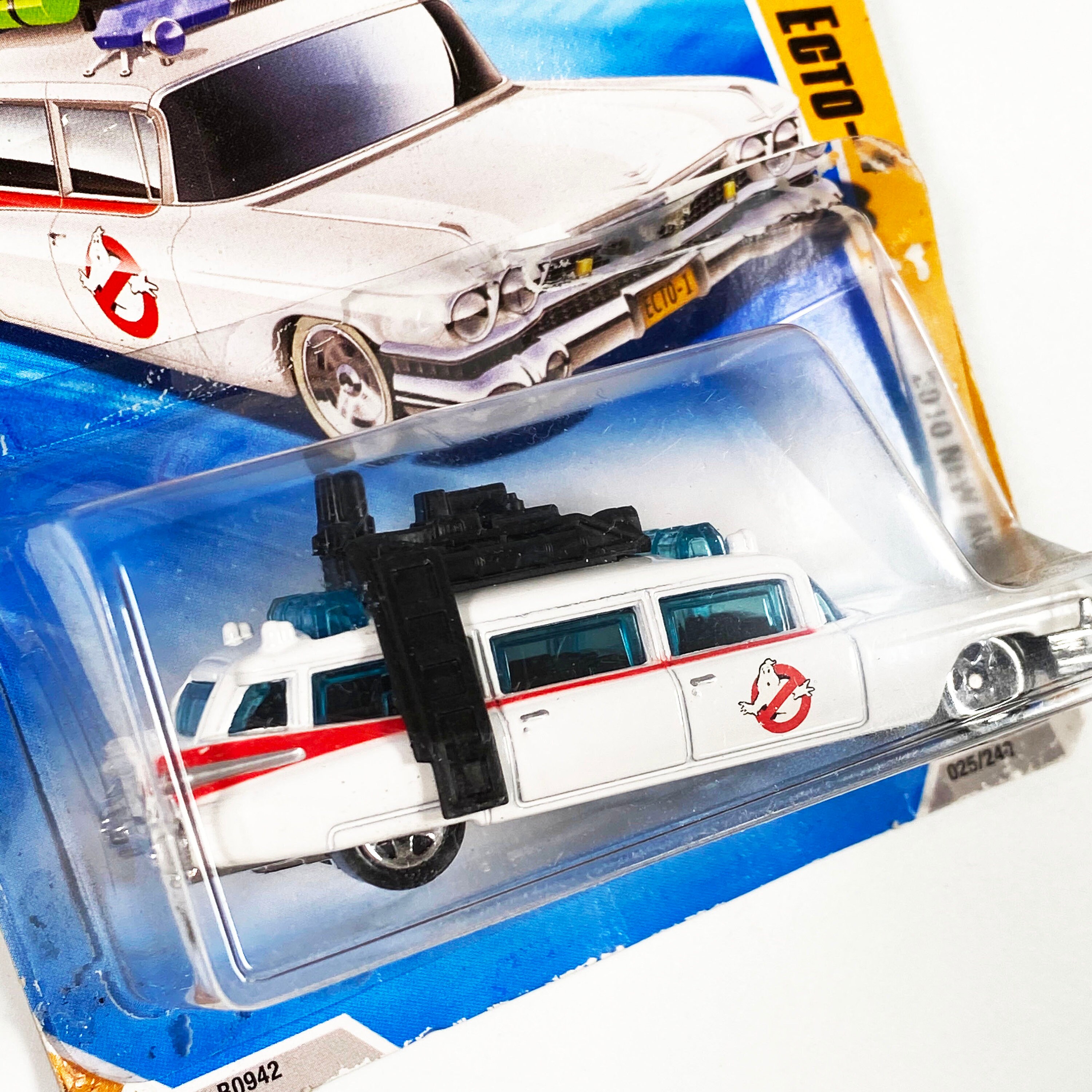 Hot Wheels Ghostbusters Ecto 1 Toy Car Movie Car 1:64 Scale Hot Wheels Ghostbusters Ecto 1 Toy Car Movie Car 1:64 Scale