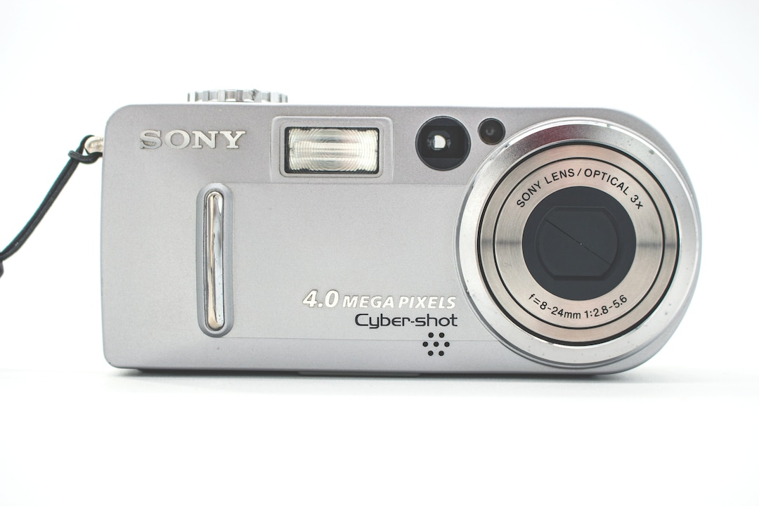Vintage Sony Cyber Shot DSC-P9 4MP Silver Digital Camera Digi Zoom AF ...