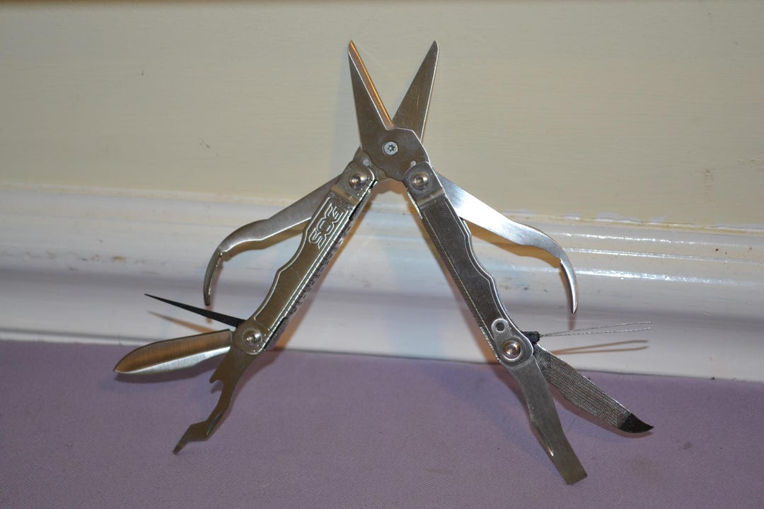 New Other SOG Snippet Silver Multi-tool With Scissors, Knife, File ...
