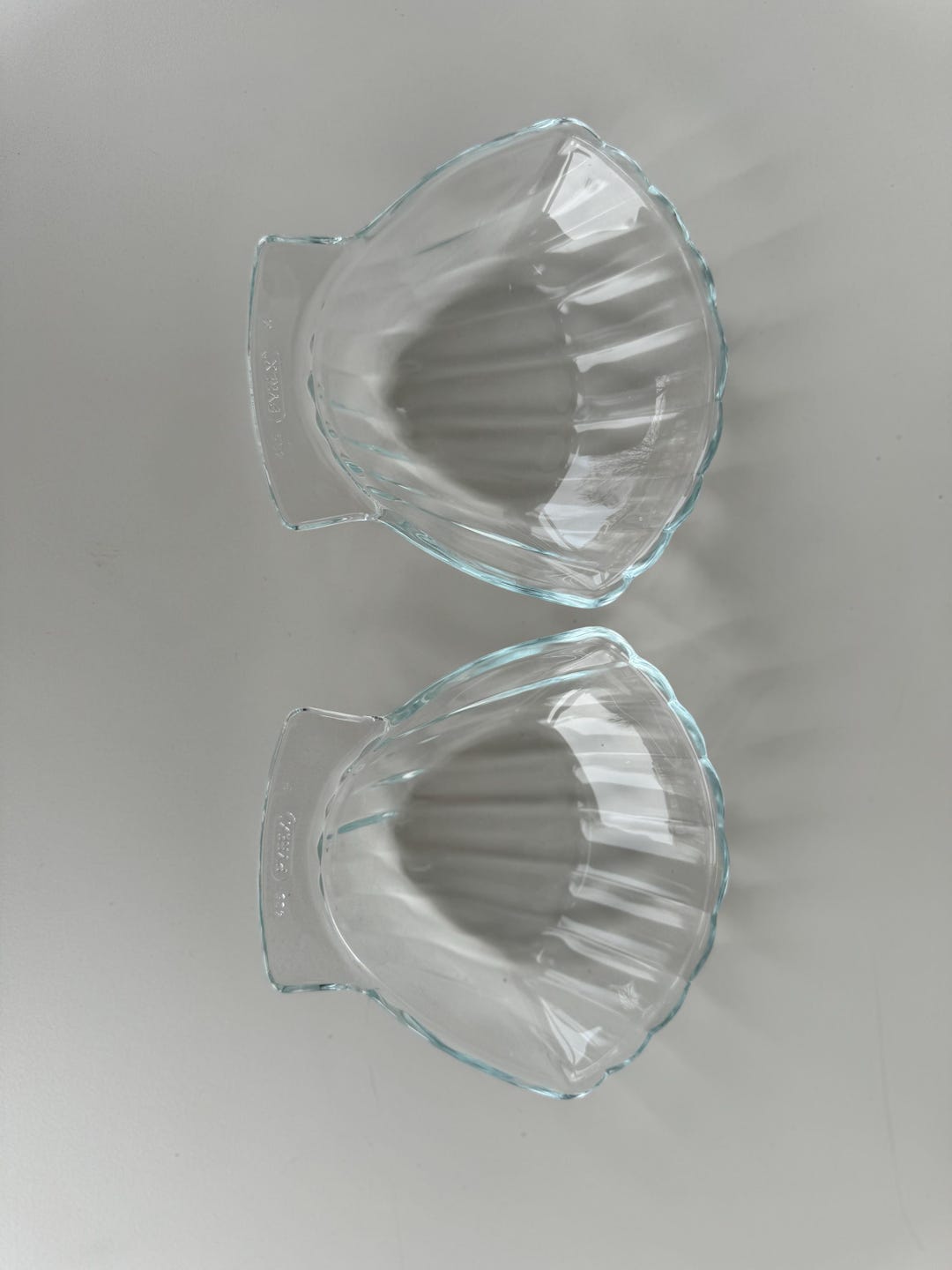 Set of 2 Vintage Pyrex France Shell Bowls – Clear Glass Scallop Dishes ...