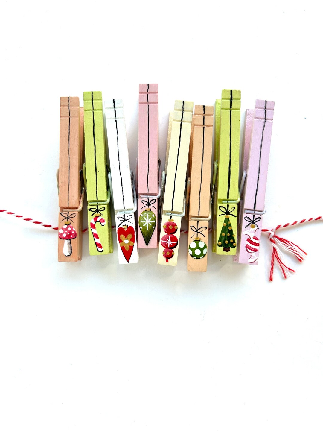 CHRISTMAS CARD HOLDER Clothespins Vintage Ornament Hand Painted Magnet ...