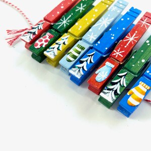 CHRISTMAS CLOTHES PINS Hand Painted Clothespins Colorful Christmas ...