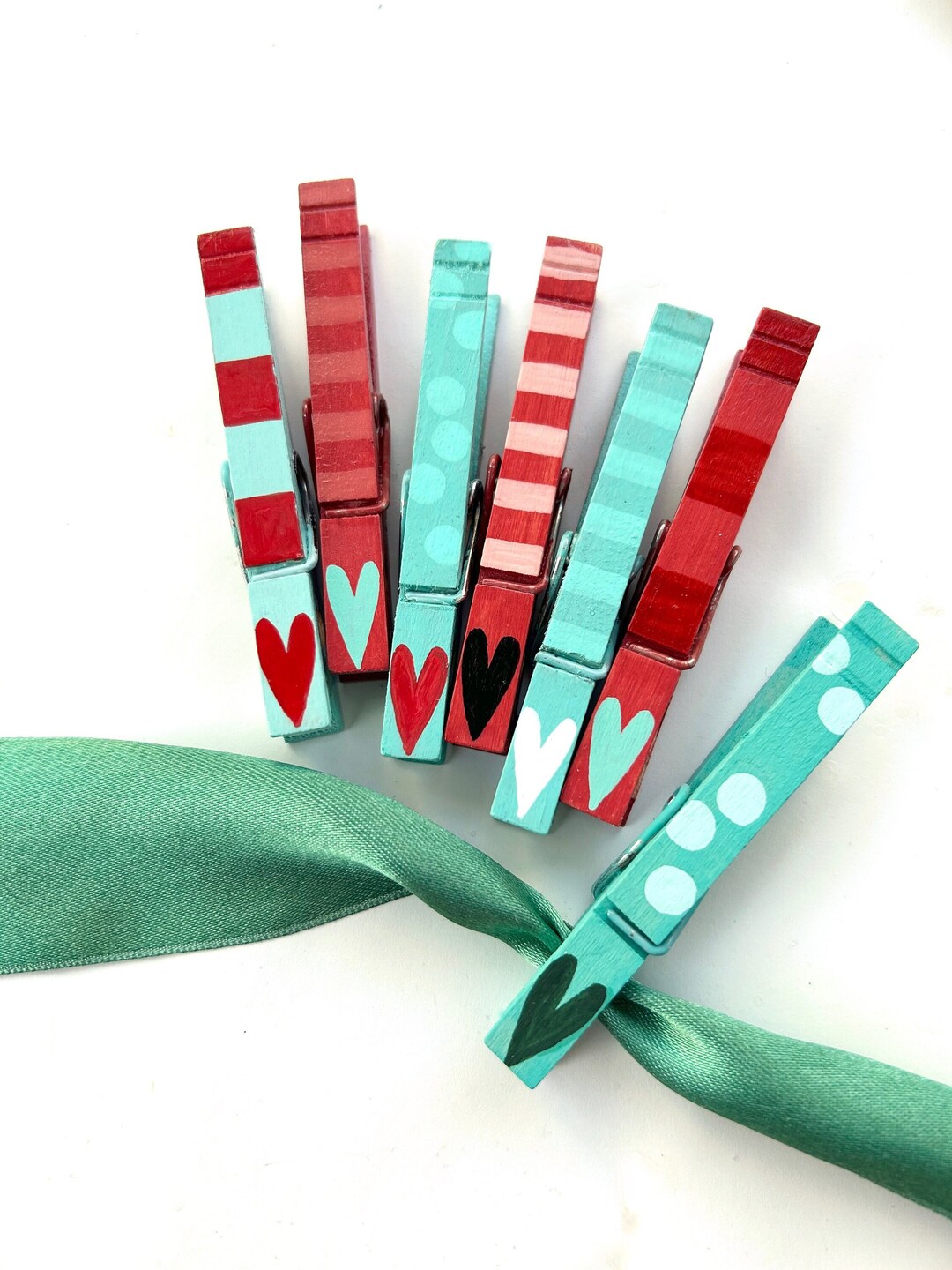 HEART CLOTHESPINS Hand Painted Clothespin Magnet Valentine Table Decor ...