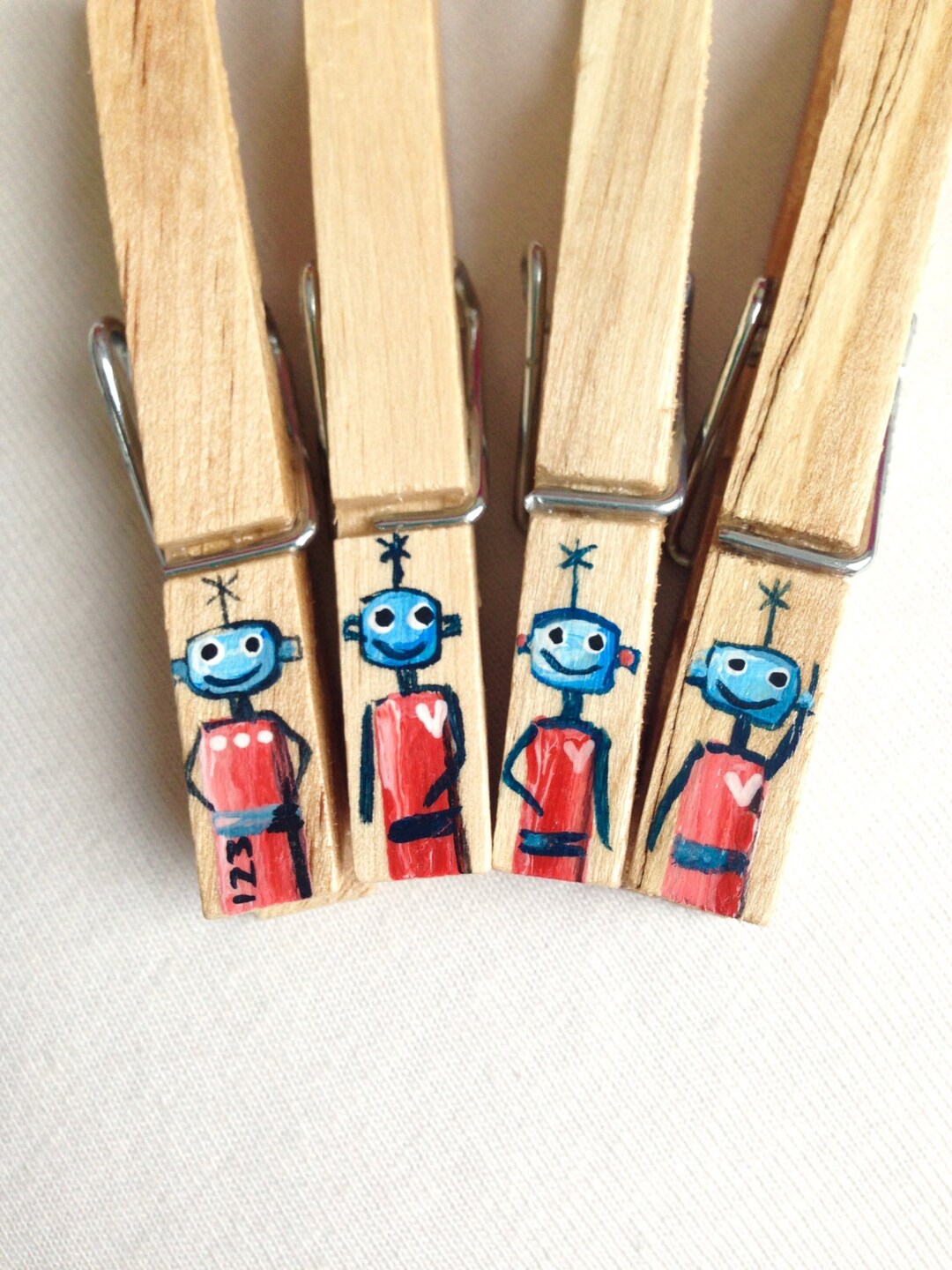 ROBOT FAMILY CLOTHESPINS Hand Painted Magnetic Clothespins Retro Robots ...