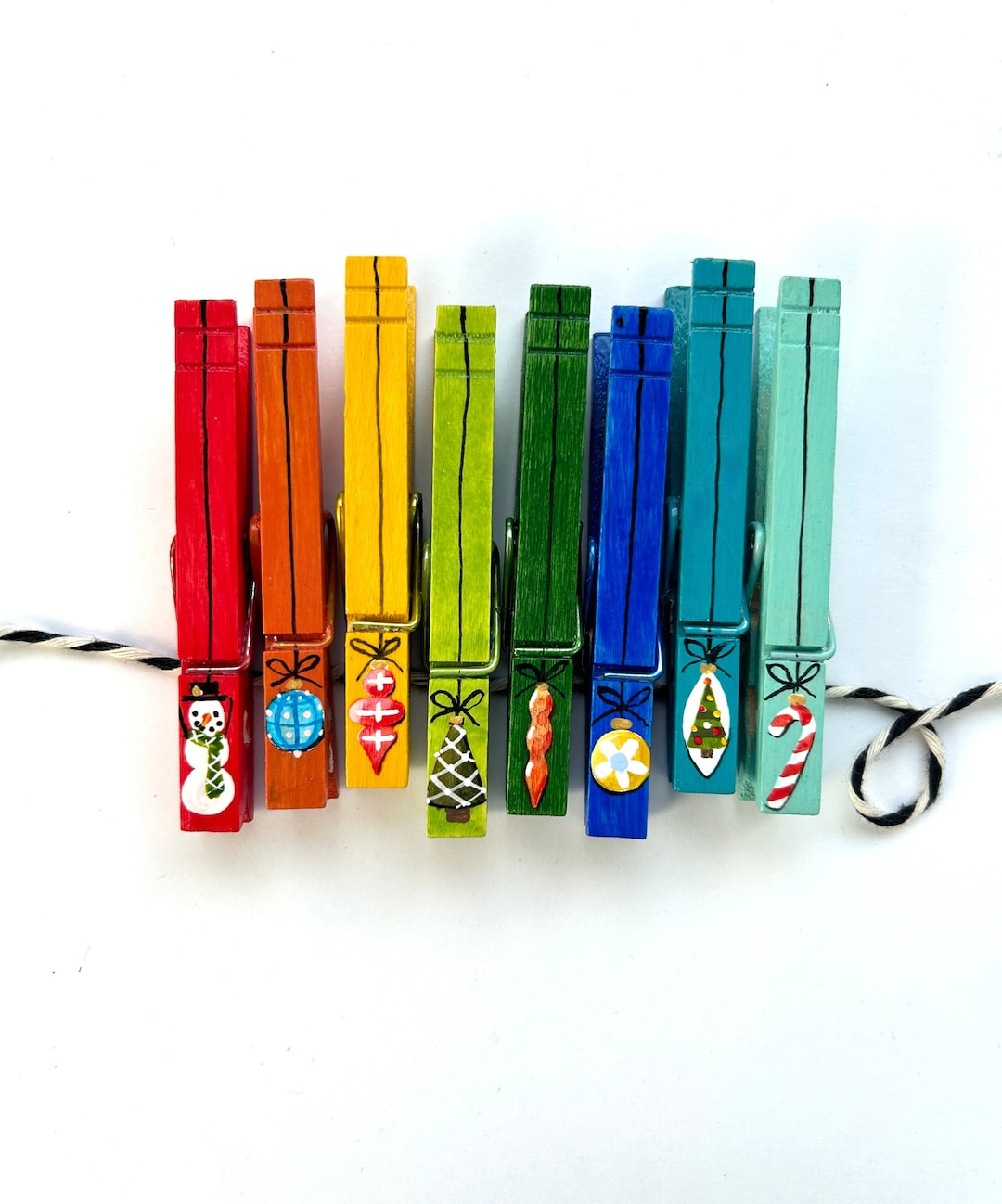 CHRISTMAS CARD HOLDER Clothespins Vintage Ornament Hand Painted Magnet ...