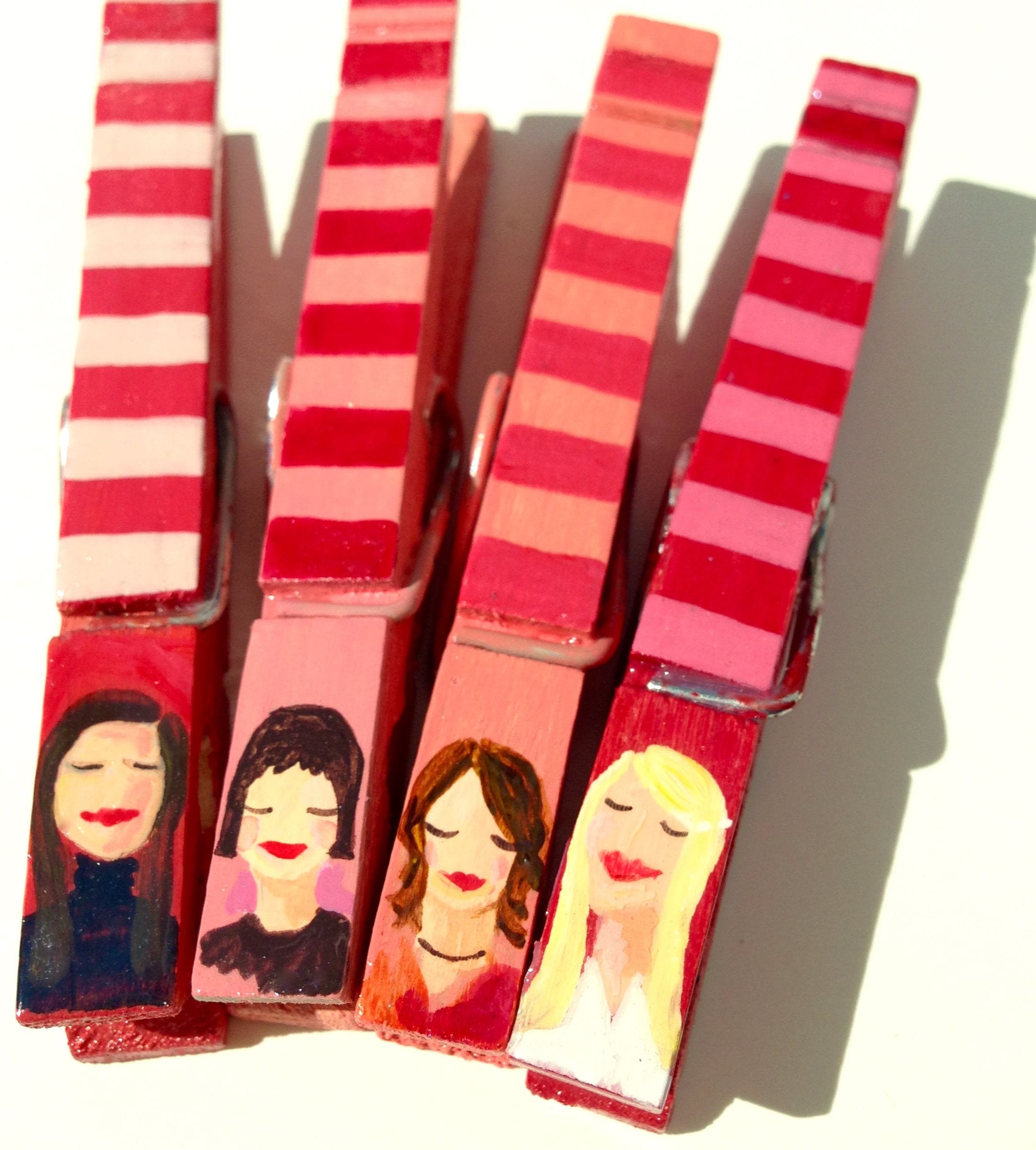 Women faces clothespins hand painted magnets pink and red | Etsy