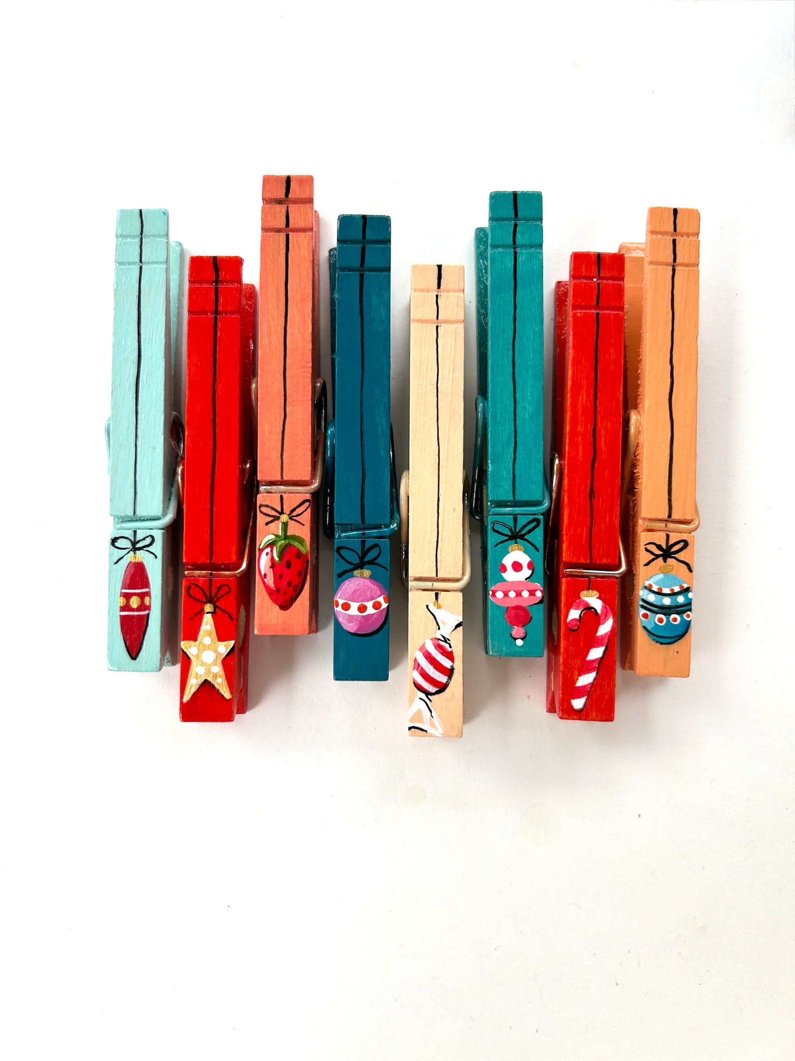 CHRISTMAS CARD HOLDER Clothespins Vintage Ornament Hand Painted Magnet ...