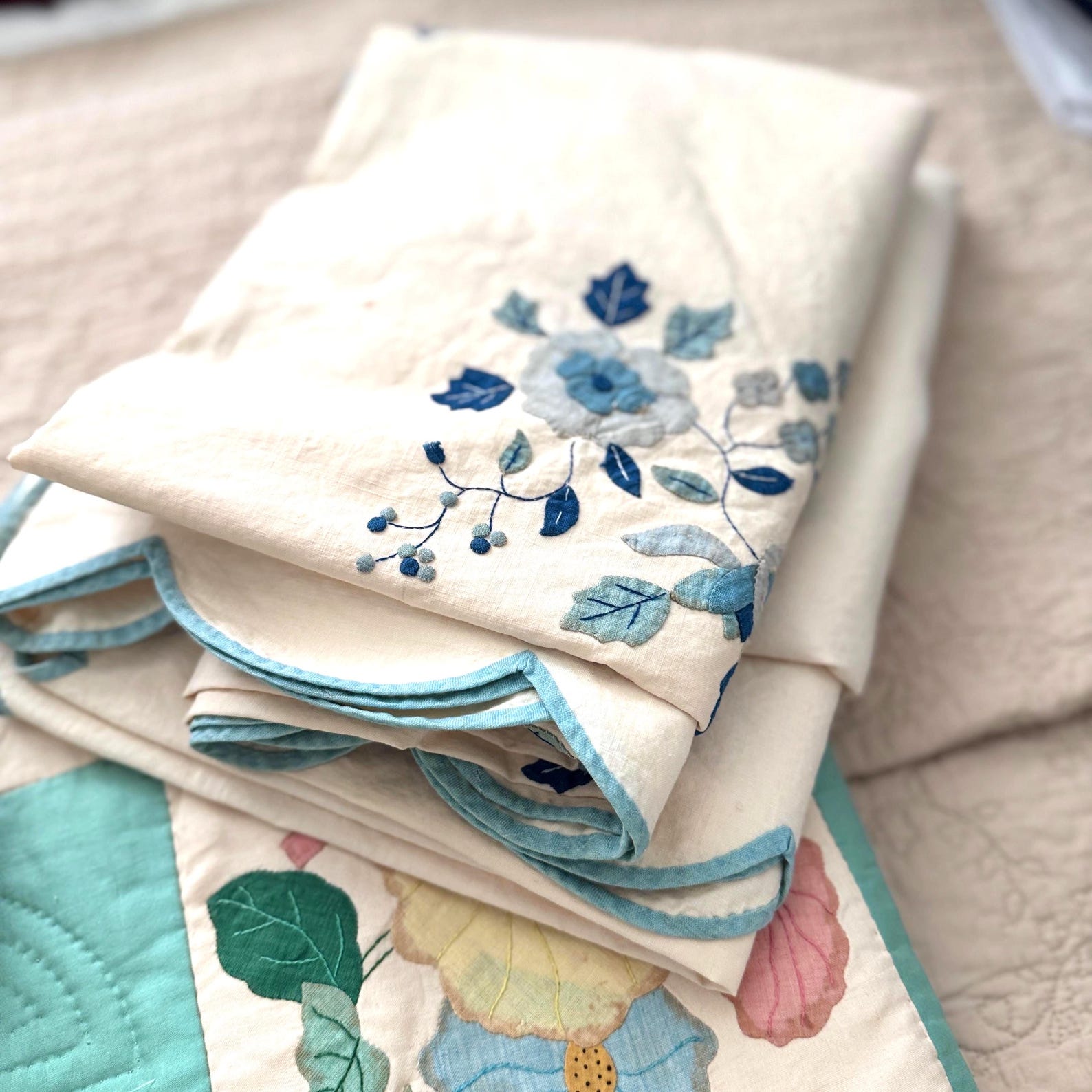 Vintage 1940s Hand-quilted Floral Quilt & Sheet Set: Cottagecore Twin ...