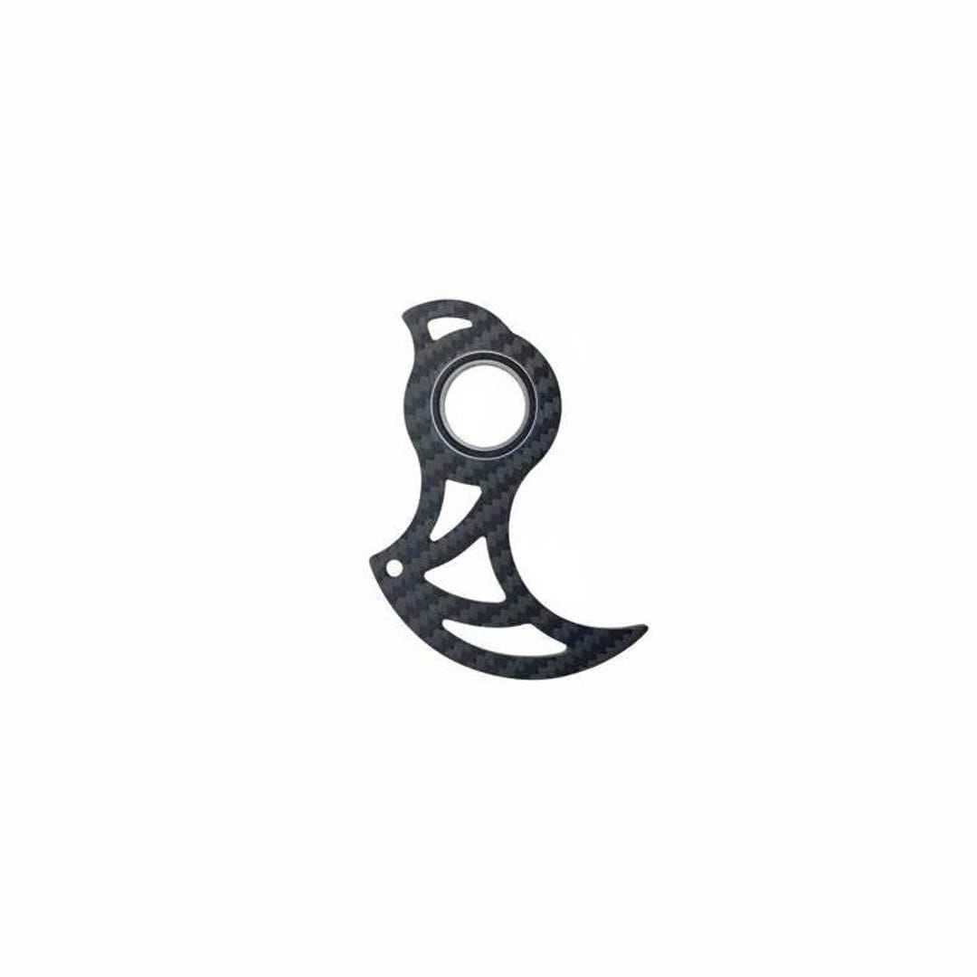 Carbon Fiber Karambit Keychain Spinner – Rotating Pocket Fidget Knife ...